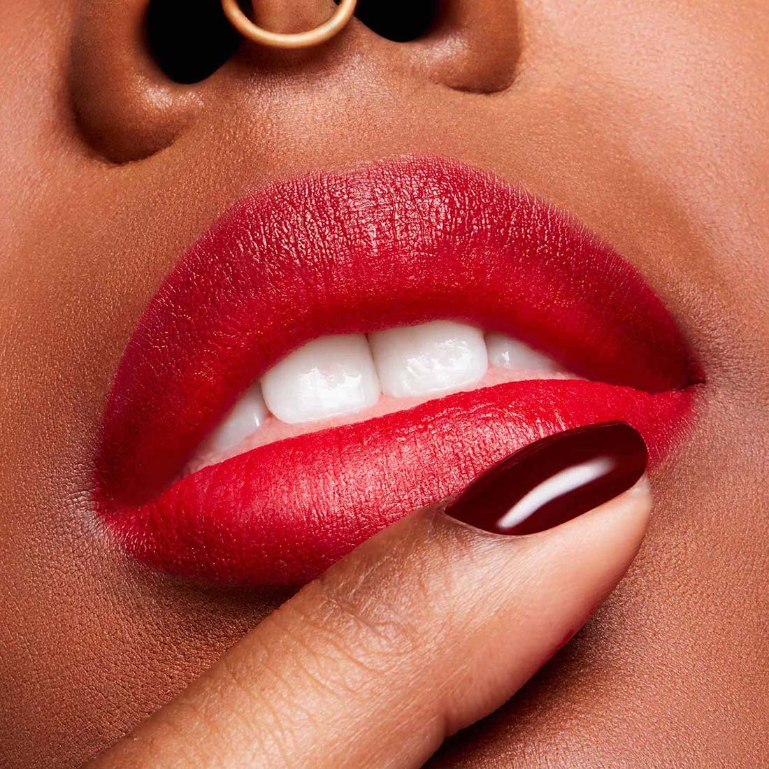 Powder Kiss Velvet Blur Slim Stick de Mac - Rouge Perfumerías: Le ...